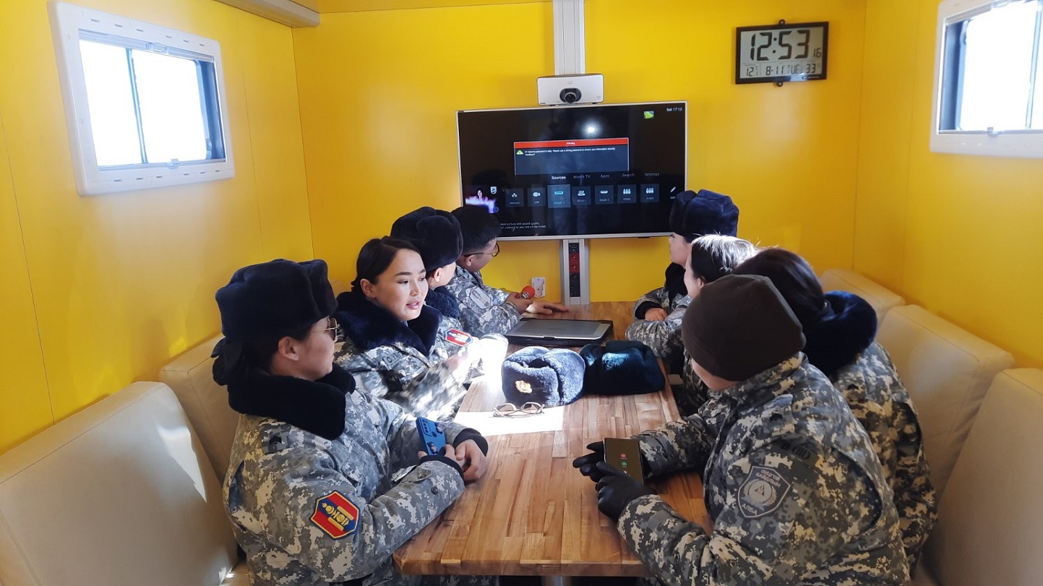 Аврагч холбоочин дуудлага хүлээн авагч нарыг чадавхижуулж байна